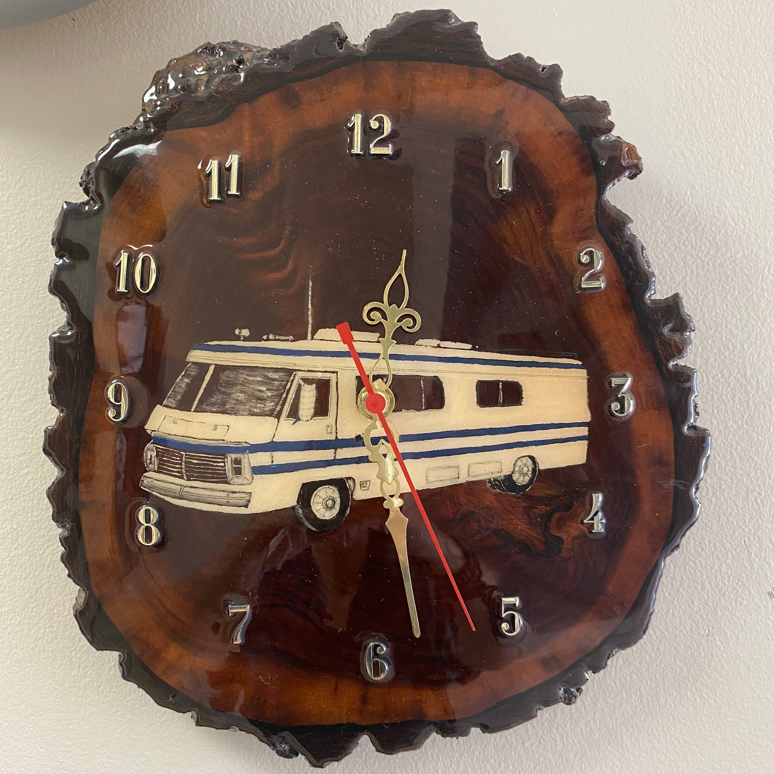 RV Clock | Featuring antique, vintage, and mid-century furnishings